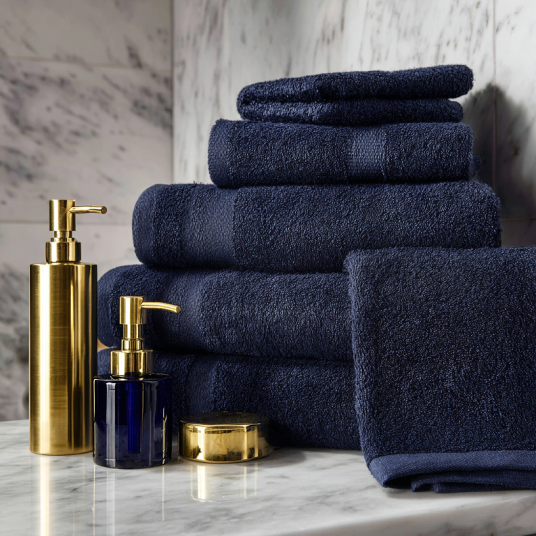 23 Timeless Navy Bathrooms That Are Both Bold and Classic